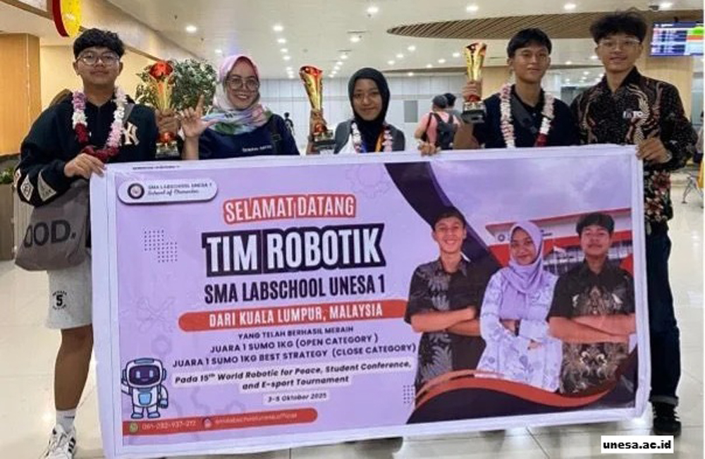 Siswa SMA Lab School Unesa 1 Juara Robotic di Malaysia - MEPNEWS.ID